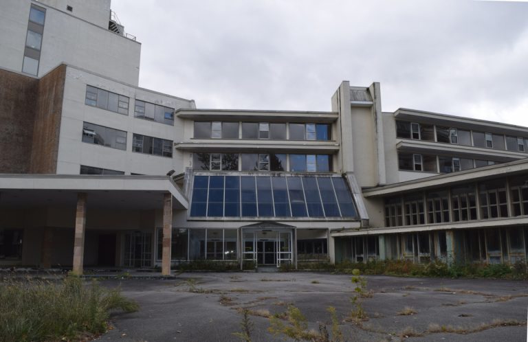 Ghosts of the Borscht Belt – The ruins of the Nevele Grand Hotel and ...
